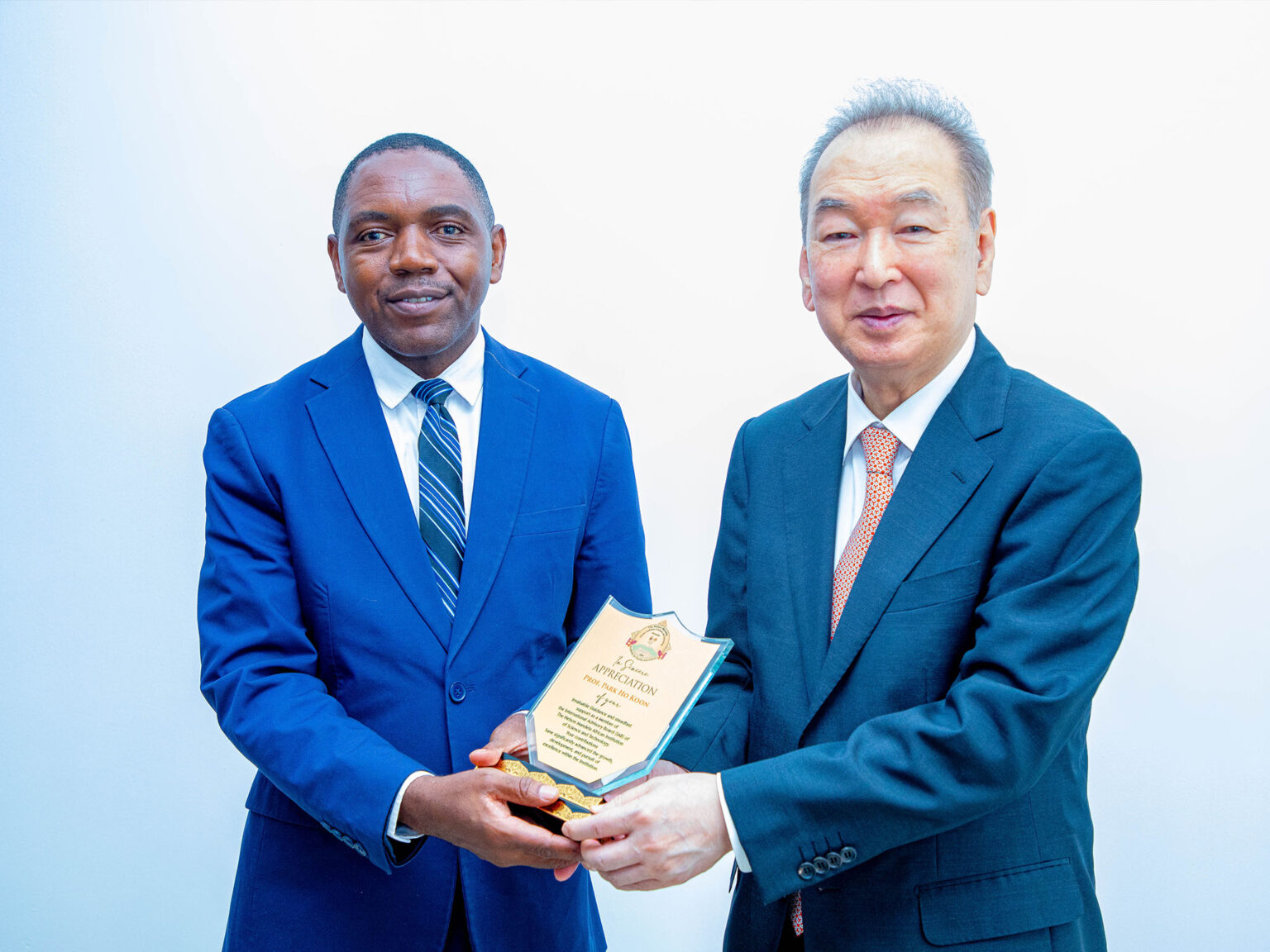 Prof. Park Ho Koon, a Member of the International Advisory Board (IAB ...